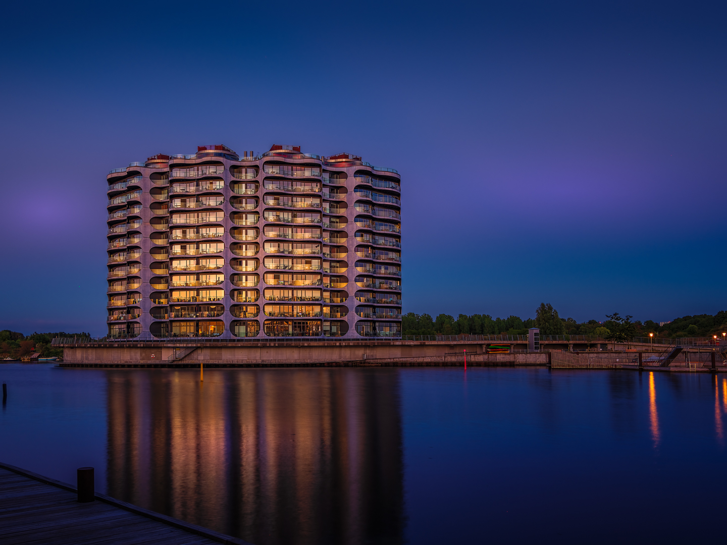 Metropolis house in golden hour – IbjFoto Gallery
